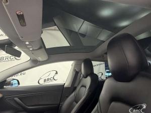 Black Tesla Model 3 2019 in Vilnius, with an engine capacity of 0.00 L and mileage of 142 thousand km for 15400 €, photo 24 on AUTOMOTO.COM.LV
