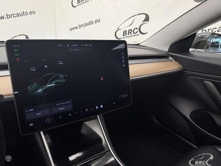 Black Tesla Model 3 2019 in Vilnius, with an engine capacity of 0.00 L and mileage of 142 thousand km for 15400 €, photo 25 on AUTOMOTO.COM.LV