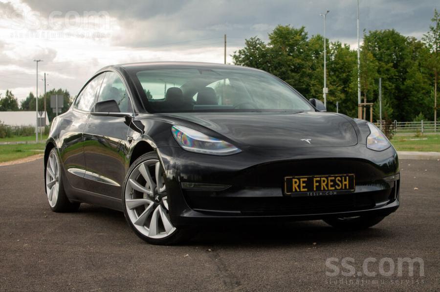Melns Tesla Model 3 2019 Jelgava, ar dzinēja tilpumu 0.00 L un nobraukumu 175 tūkst. km par 17250 €, foto 1 vietnē AUTOMOTO.COM.LV