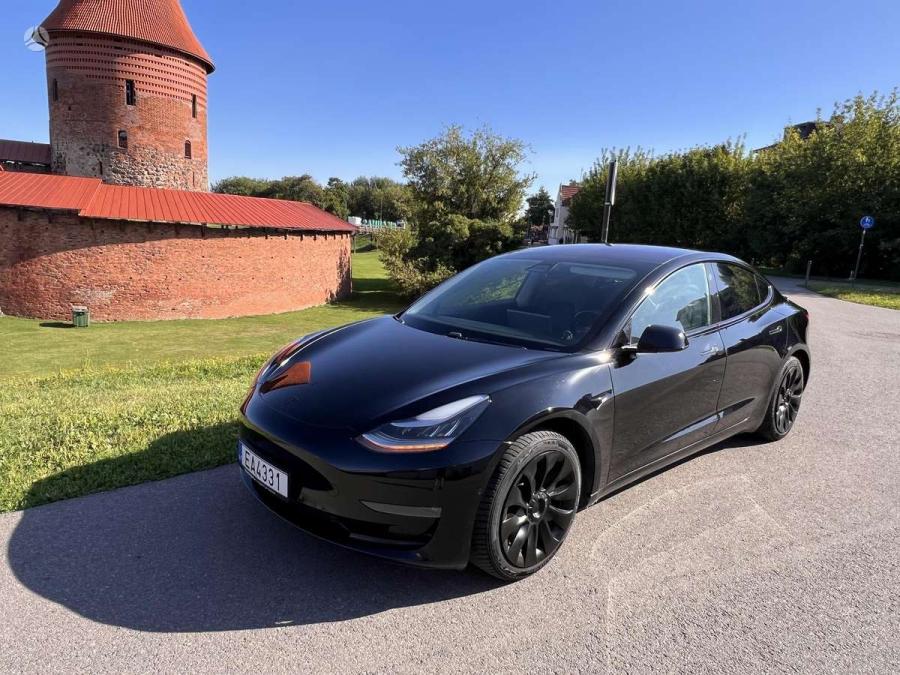 Black Tesla Model 3 2019 in Kaunas, with an engine capacity of 0.00 L and mileage of 159 thousand km for 19400 €, photo 1 on AUTOMOTO.COM.LV