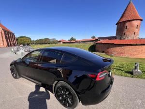Black Tesla Model 3 2019 in Kaunas, with an engine capacity of 0.00 L and mileage of 159 thousand km for 19400 €, photo 3 on AUTOMOTO.COM.LV