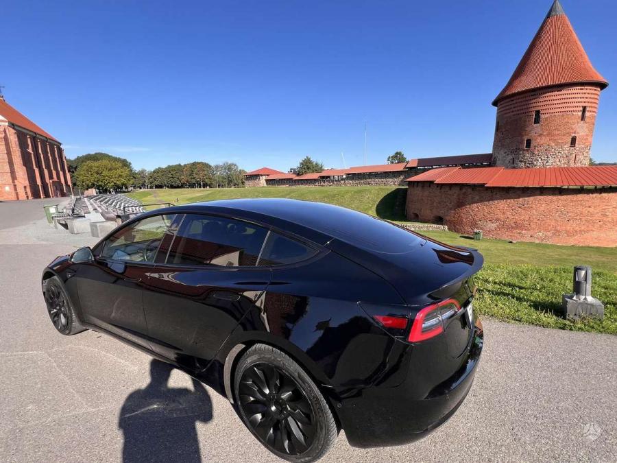 Black Tesla Model 3 2019 in Kaunas, with an engine capacity of 0.00 L and mileage of 159 thousand km for 19400 €, photo 3 on AUTOMOTO.COM.LV