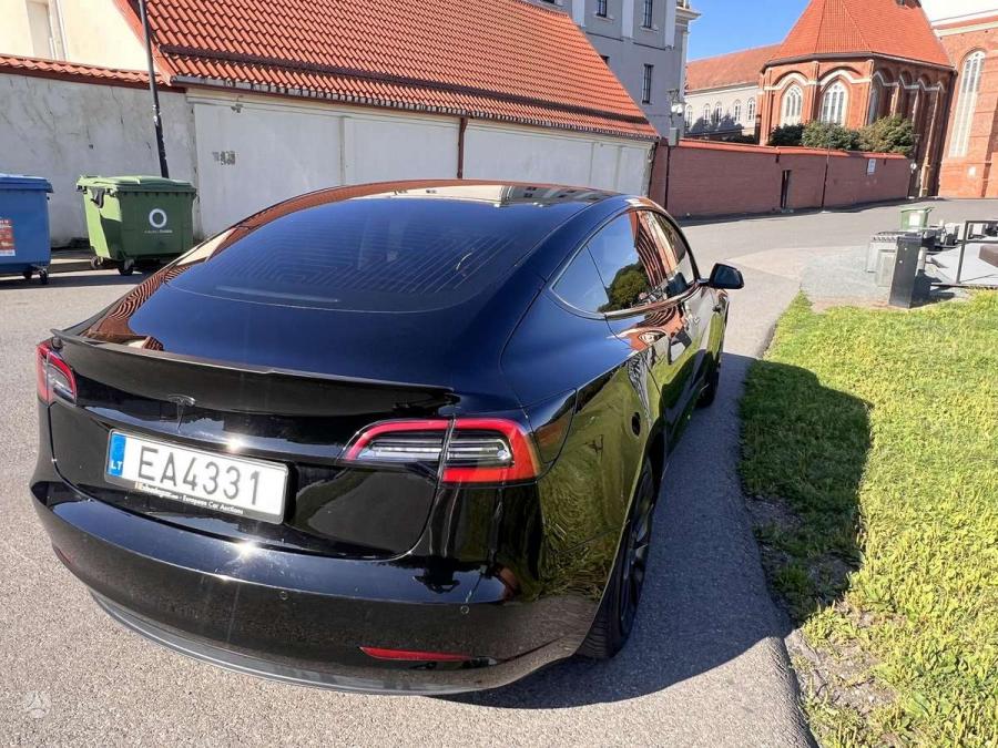 Black Tesla Model 3 2019 in Kaunas, with an engine capacity of 0.00 L and mileage of 159 thousand km for 19400 €, photo 5 on AUTOMOTO.COM.LV