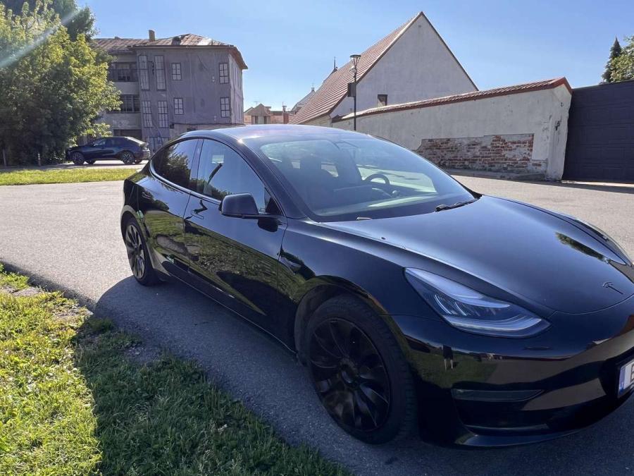 Black Tesla Model 3 2019 in Kaunas, with an engine capacity of 0.00 L and mileage of 159 thousand km for 19400 €, photo 6 on AUTOMOTO.COM.LV