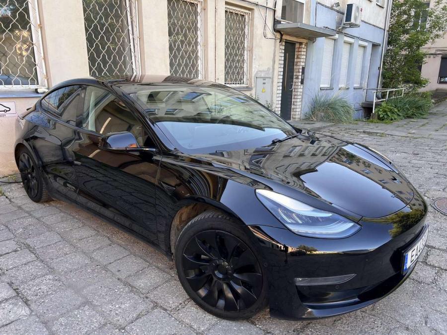 Black Tesla Model 3 2019 in Kaunas, with an engine capacity of 0.00 L and mileage of 159 thousand km for 19400 €, photo 8 on AUTOMOTO.COM.LV
