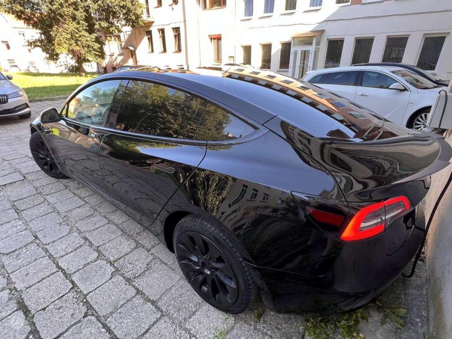 Black Tesla Model 3 2019 in Kaunas, with an engine capacity of 0.00 L and mileage of 159 thousand km for 19400 €, photo 11 on AUTOMOTO.COM.LV