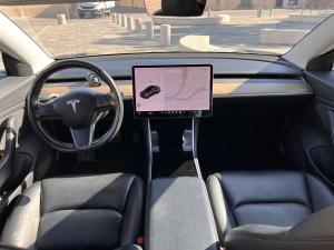 Black Tesla Model 3 2019 in Kaunas, with an engine capacity of 0.00 L and mileage of 159 thousand km for 19400 €, photo 12 on AUTOMOTO.COM.LV