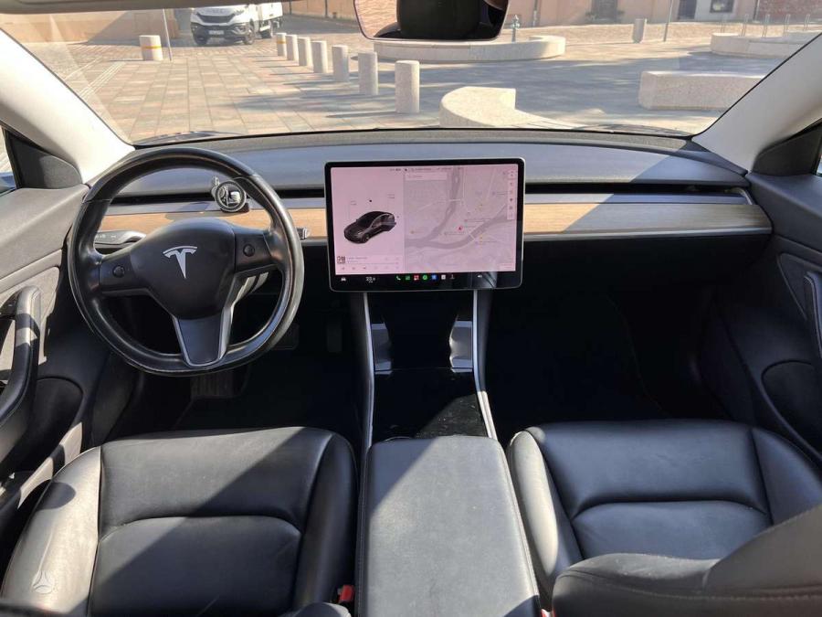 Black Tesla Model 3 2019 in Kaunas, with an engine capacity of 0.00 L and mileage of 159 thousand km for 19400 €, photo 12 on AUTOMOTO.COM.LV