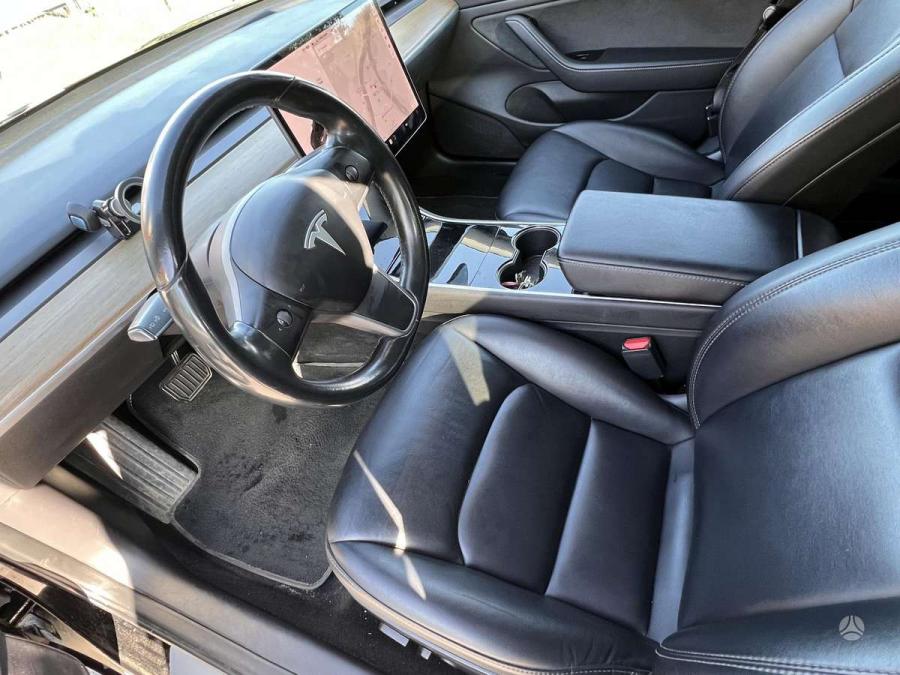 Black Tesla Model 3 2019 in Kaunas, with an engine capacity of 0.00 L and mileage of 159 thousand km for 19400 €, photo 13 on AUTOMOTO.COM.LV