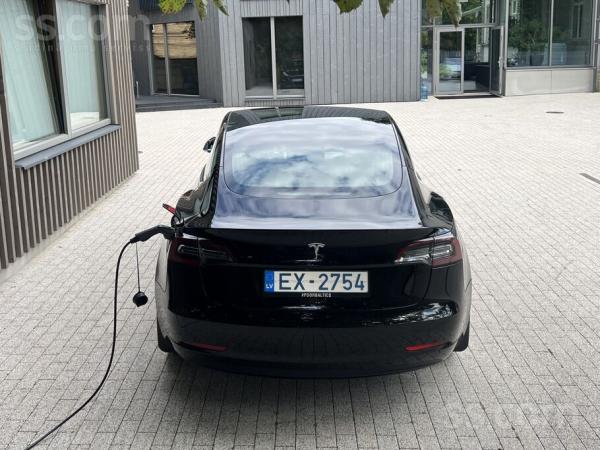 Black Tesla Model 3 2019 in Riga, with an engine capacity of 0.00 L and mileage of 225 thousand km for 15200 €, photo 5 on AUTOMOTO.COM.LV