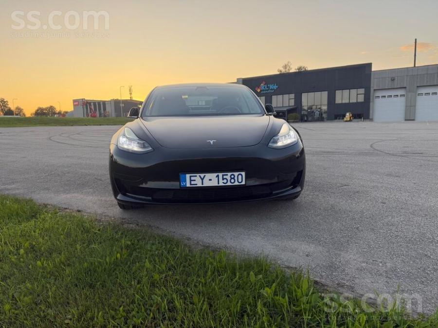 Black Tesla Model 3 2019 in Riga, with an engine capacity of 0.00 L and mileage of 128 thousand km for 17100 €, photo 1 on AUTOMOTO.COM.LV