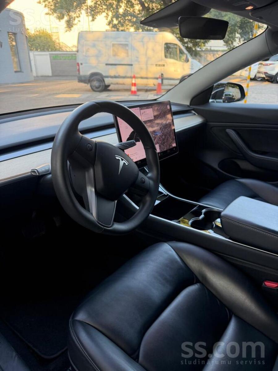 Black Tesla Model 3 2019 in Riga, with an engine capacity of 0.00 L and mileage of 128 thousand km for 17100 €, photo 6 on AUTOMOTO.COM.LV