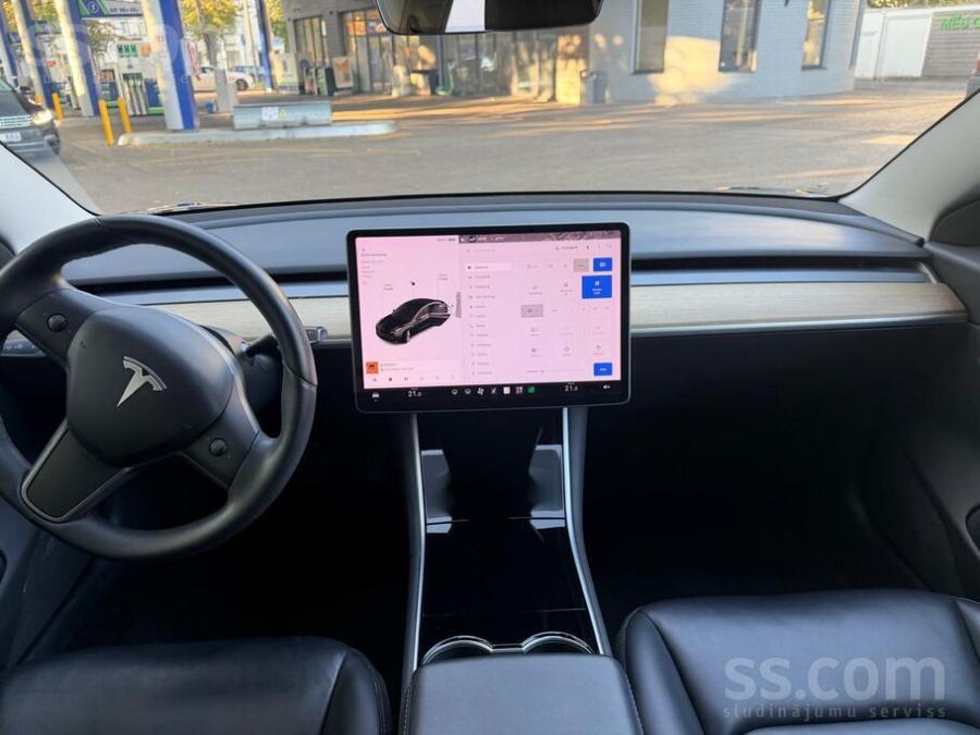 Black Tesla Model 3 2019 in Riga, with an engine capacity of 0.00 L and mileage of 128 thousand km for 17100 €, photo 7 on AUTOMOTO.COM.LV