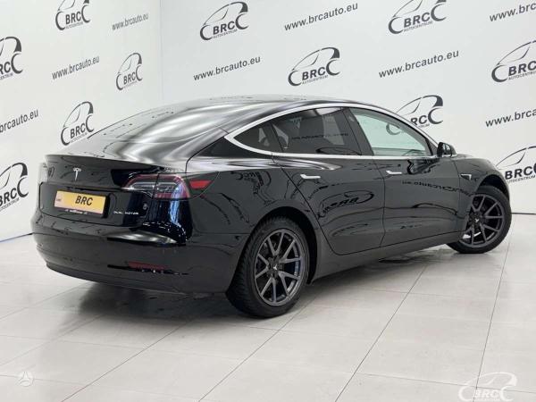 Tesla Model 3 2019 in Vilnius on AUTOMOTO.COM.LV Black Tesla Model 3 2019 in Vilnius, with an engine capacity of 0.00 L and mileage of 142 thousand km for 14800 €, photo 4 on AUTOMOTO.COM.LV