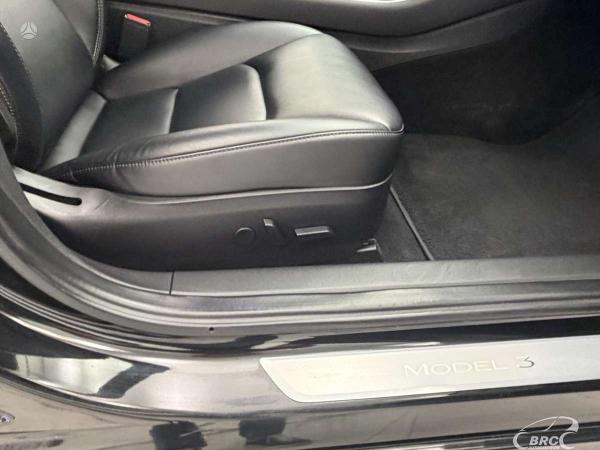 Tesla Model 3 2019 in Vilnius on AUTOMOTO.COM.LV Black Tesla Model 3 2019 in Vilnius, with an engine capacity of 0.00 L and mileage of 142 thousand km for 14800 €, photo 8 on AUTOMOTO.COM.LV
