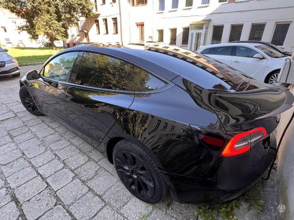 Black Tesla Model 3 2019 in Kaunas, with an engine capacity of 0.00 L and mileage of 159 thousand km for 17499 €, photo 5 on AUTOMOTO.COM.LV