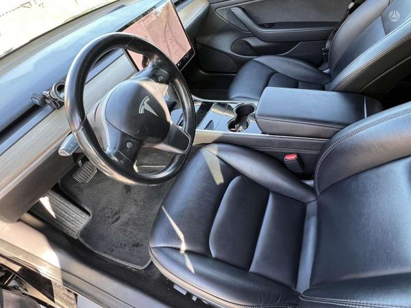 Black Tesla Model 3 2019 in Kaunas, with an engine capacity of 0.00 L and mileage of 159 thousand km for 17499 €, photo 7 on AUTOMOTO.COM.LV
