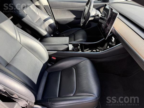 Тесла Модель 3 2019 в Рига на AUTOMOTO.COM.LV Черный Тесла Модель 3 2019 в Рига, объемом двигателя 0.00 л и пробегом 213 тыс. км за 17900 €, фото 9 на AUTOMOTO.COM.LV