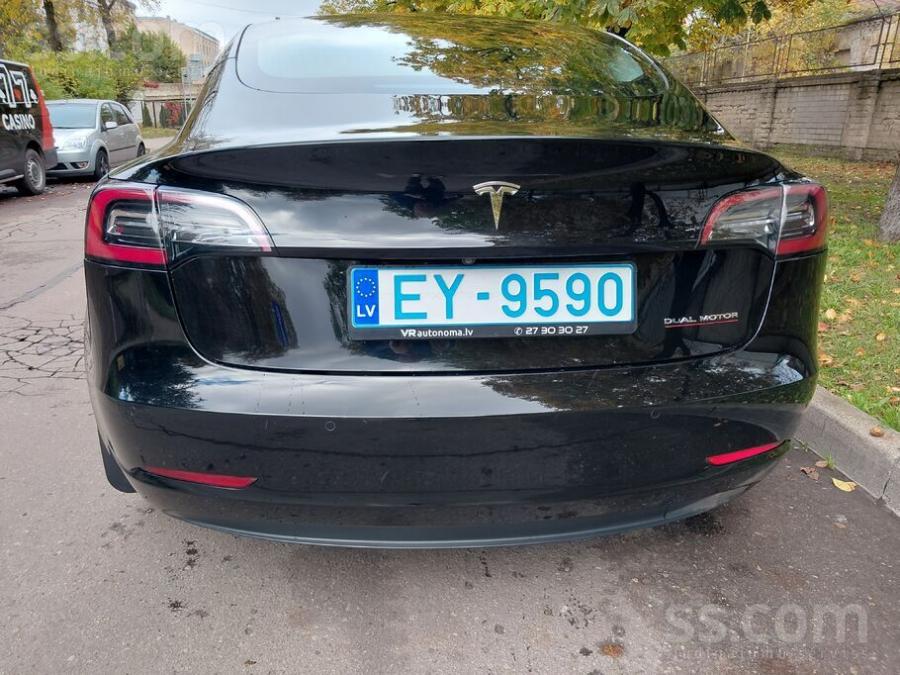 Черный Тесла Модель 3 2019 в Рига, объемом двигателя 0.00 л и пробегом 185 тыс. км за 17300 €, фото 4 на AUTOMOTO.COM.LV