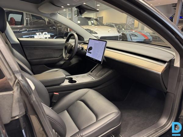 Melns Tesla Model 3 2020 Mārupe, ar dzinēja tilpumu 0.00 L un nobraukumu 109 tūkst. km par 24990 €, foto 10 vietnē AUTOMOTO.COM.LV