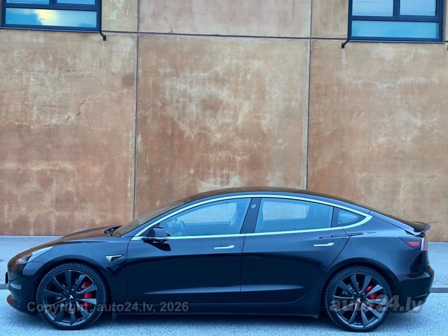 Black Tesla Model 3 2020 in Tallinn, with an engine capacity of 0.00 L and mileage of 125 thousand km for 23300 €, photo 6 on AUTOMOTO.COM.LV