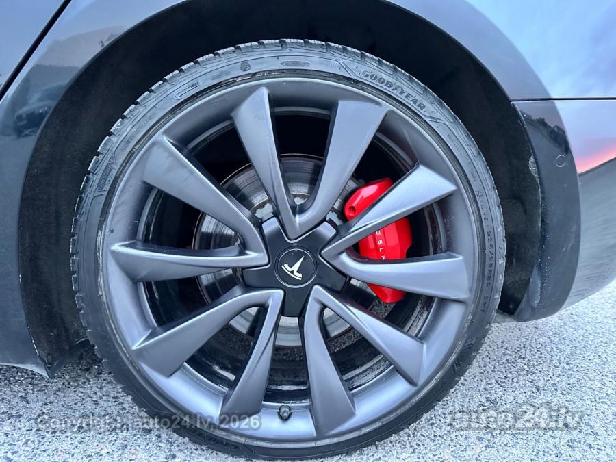 Black Tesla Model 3 2020 in Tallinn, with an engine capacity of 0.00 L and mileage of 125 thousand km for 23300 €, photo 9 on AUTOMOTO.COM.LV