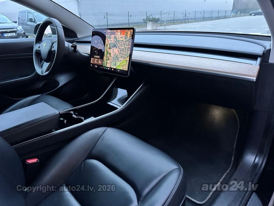 Black Tesla Model 3 2020 in Tallinn, with an engine capacity of 0.00 L and mileage of 125 thousand km for 23300 €, photo 10 on AUTOMOTO.COM.LV