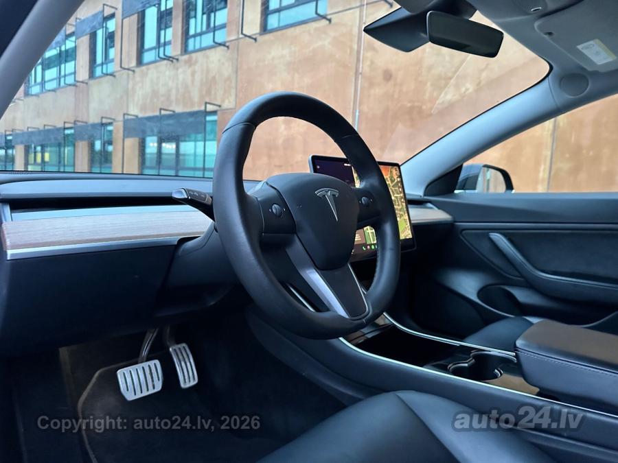 Black Tesla Model 3 2020 in Tallinn, with an engine capacity of 0.00 L and mileage of 125 thousand km for 23300 €, photo 12 on AUTOMOTO.COM.LV