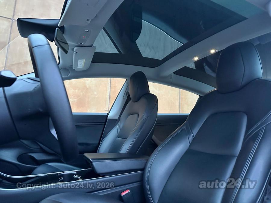 Black Tesla Model 3 2020 in Tallinn, with an engine capacity of 0.00 L and mileage of 125 thousand km for 23300 €, photo 13 on AUTOMOTO.COM.LV