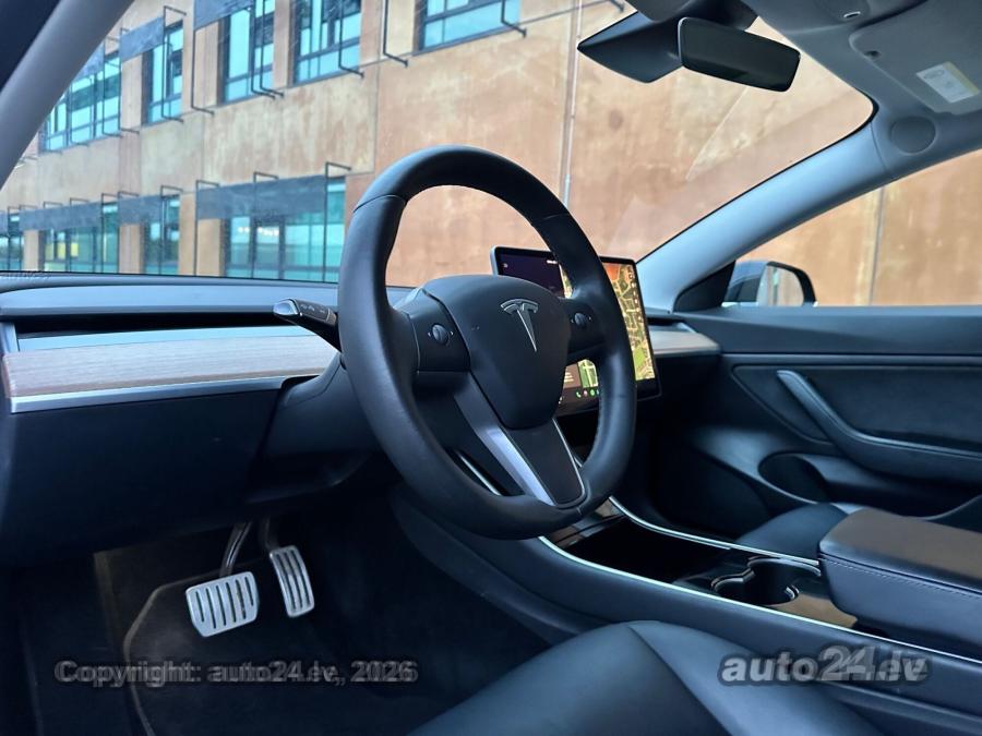 Melns Tesla Model 3 2020 Tallina, ar dzinēja tilpumu 0.00 L un nobraukumu 125 tūkst. km par 23300 €, foto 12 vietnē AUTOMOTO.COM.LV