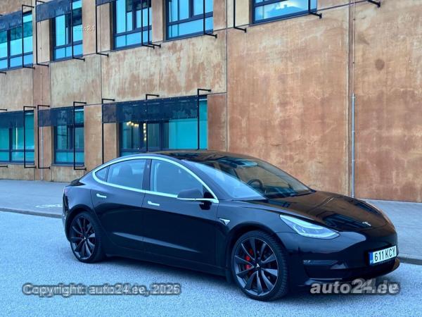 Черный Тесла Модель 3 2020 в Таллин, объемом двигателя 0.00 л и пробегом 125 тыс. км за 22900 €, фото 1 на AUTOMOTO.COM.LV
