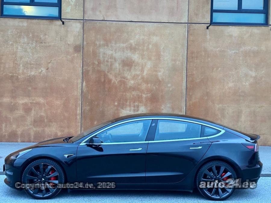 Черный Тесла Модель 3 2020 в Таллин, объемом двигателя 0.00 л и пробегом 125 тыс. км за 22900 €, фото 4 на AUTOMOTO.COM.LV