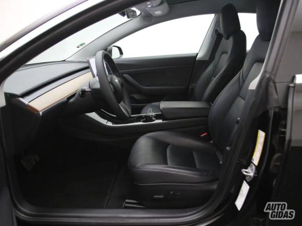 Black Tesla Model 3 2020 in Vilnius, with an engine capacity of 0.00 L and mileage of 149 thousand km for 18799 €, photo 4 on AUTOMOTO.COM.LV