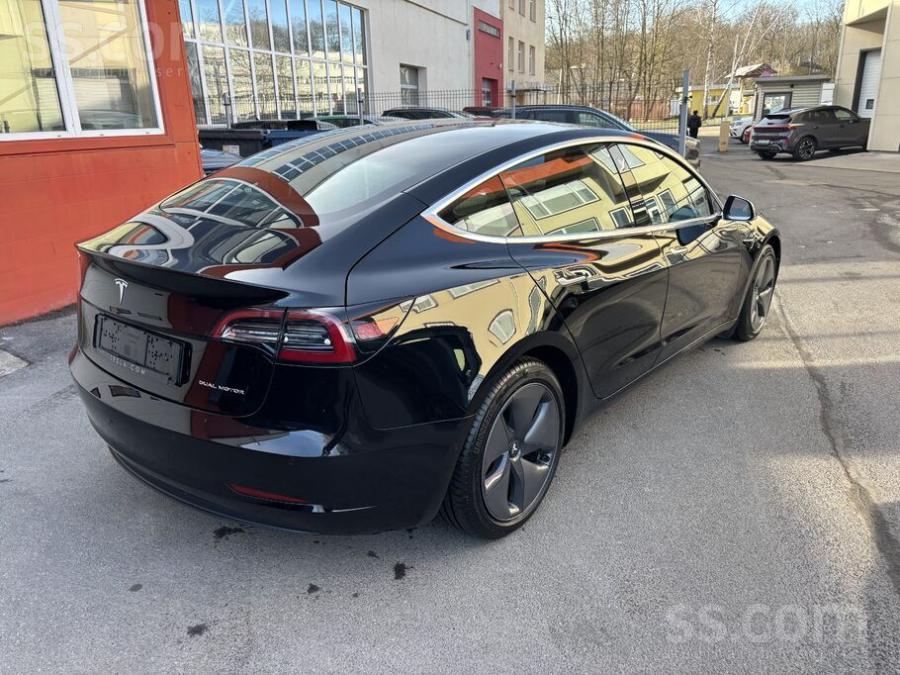 Black Tesla Model 3 2020 in Riga, with an engine capacity of 0.00 L and mileage of 104 thousand km for 22800 €, photo 4 on AUTOMOTO.COM.LV