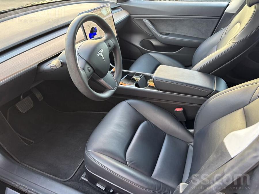 Black Tesla Model 3 2020 in Riga, with an engine capacity of 0.00 L and mileage of 104 thousand km for 22800 €, photo 6 on AUTOMOTO.COM.LV