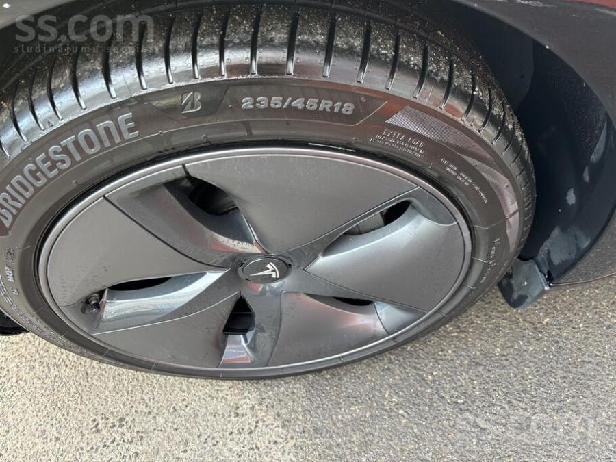 Black Tesla Model 3 2020 in Riga, with an engine capacity of 0.00 L and mileage of 104 thousand km for 22800 €, photo 11 on AUTOMOTO.COM.LV