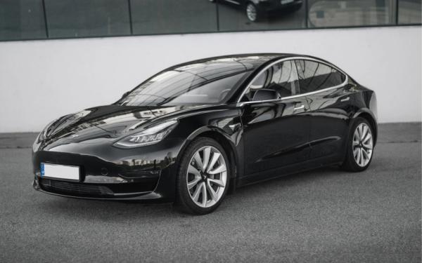 Melns Tesla Model 3 2020 Rīga, ar dzinēja tilpumu 0.00 L un nobraukumu 136 tūkst. km par 18550 €, foto 4 vietnē AUTOMOTO.COM.LV