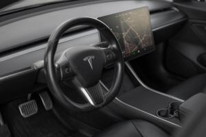 Melns Tesla Model 3 2020 Rīga, ar dzinēja tilpumu 0.00 L un nobraukumu 136 tūkst. km par 18550 €, foto 6 vietnē AUTOMOTO.COM.LV