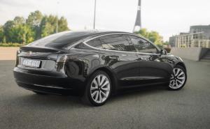Melns Tesla Model 3 2020 Rīga, ar dzinēja tilpumu 0.00 L un nobraukumu 136 tūkst. km par 18550 €, foto 14 vietnē AUTOMOTO.COM.LV