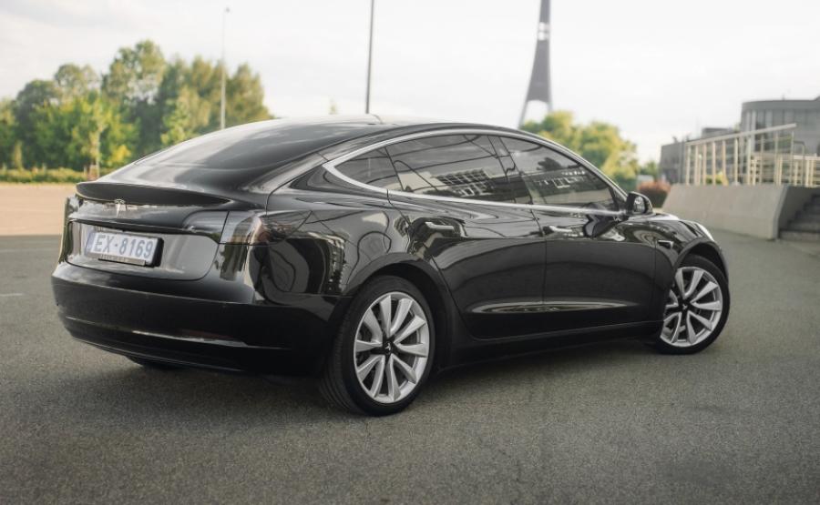 Melns Tesla Model 3 2020 Rīga, ar dzinēja tilpumu 0.00 L un nobraukumu 136 tūkst. km par 18550 €, foto 14 vietnē AUTOMOTO.COM.LV