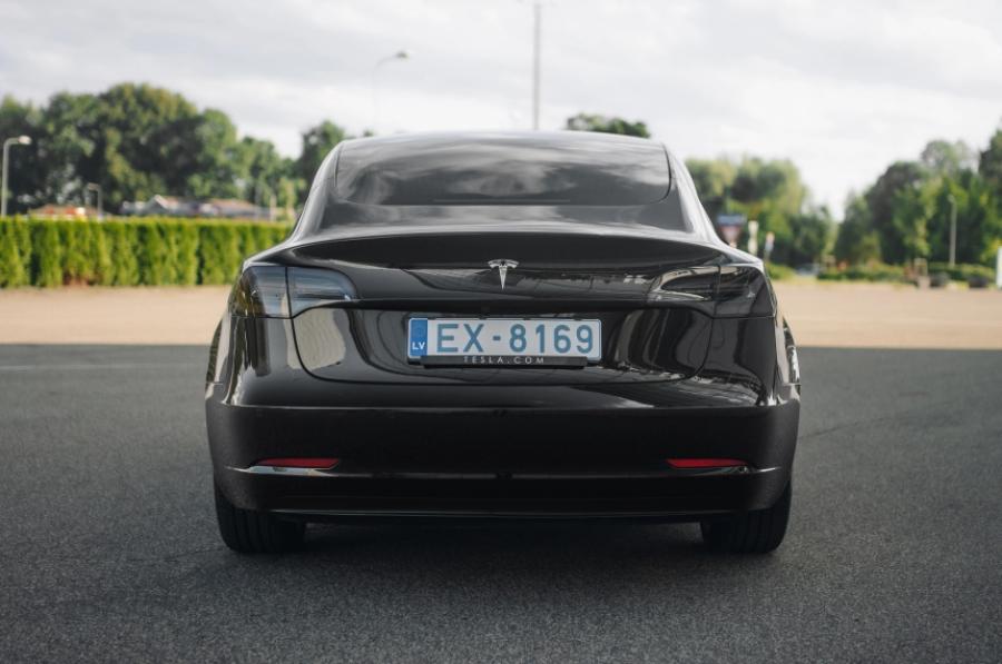 Melns Tesla Model 3 2020 Rīga, ar dzinēja tilpumu 0.00 L un nobraukumu 136 tūkst. km par 18550 €, foto 16 vietnē AUTOMOTO.COM.LV