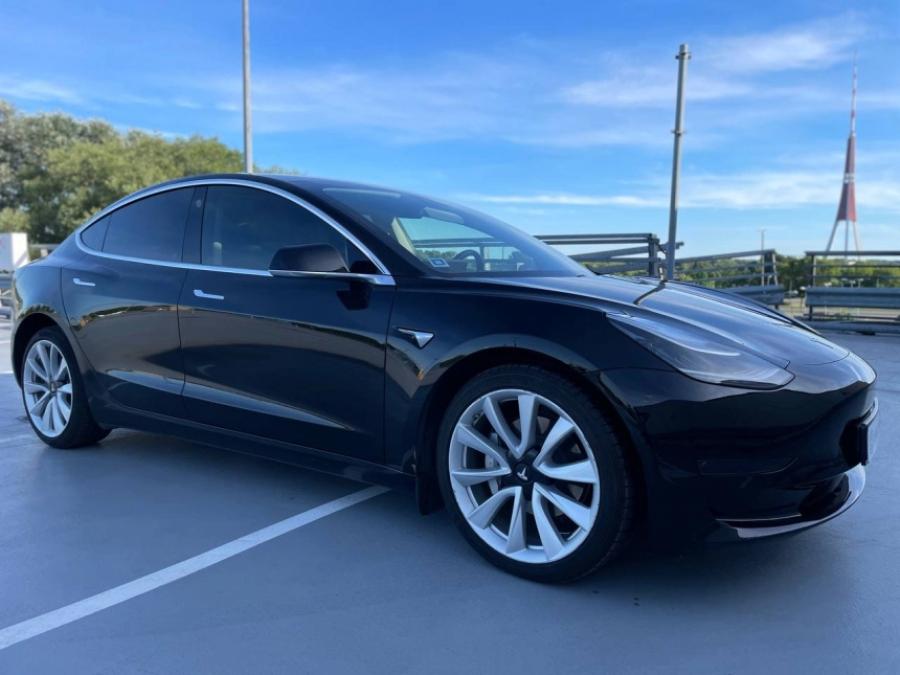 Melns Tesla Model 3 2020 Rīga, ar dzinēja tilpumu 0.00 L un nobraukumu 136 tūkst. km par 18550 €, foto 24 vietnē AUTOMOTO.COM.LV