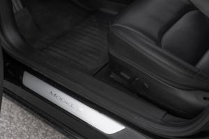 Melns Tesla Model 3 2020 Rīga, ar dzinēja tilpumu 0.00 L un nobraukumu 136 tūkst. km par 18550 €, foto 26 vietnē AUTOMOTO.COM.LV