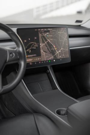 Melns Tesla Model 3 2020 Rīga, ar dzinēja tilpumu 0.00 L un nobraukumu 136 tūkst. km par 18550 €, foto 29 vietnē AUTOMOTO.COM.LV