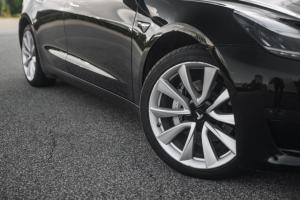 Melns Tesla Model 3 2020 Rīga, ar dzinēja tilpumu 0.00 L un nobraukumu 136 tūkst. km par 18550 €, foto 32 vietnē AUTOMOTO.COM.LV