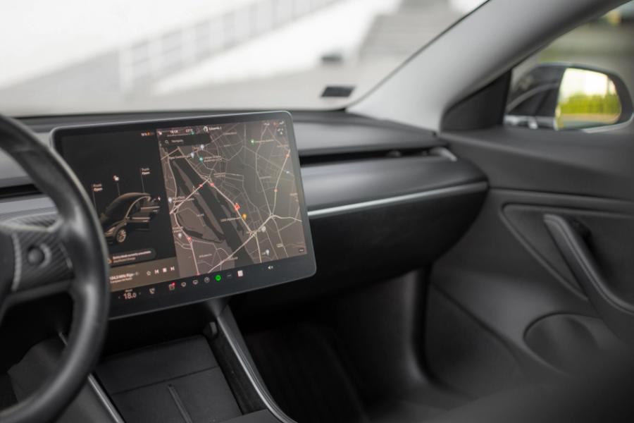 Melns Tesla Model 3 2020 Rīga, ar dzinēja tilpumu 0.00 L un nobraukumu 136 tūkst. km par 18550 €, foto 33 vietnē AUTOMOTO.COM.LV