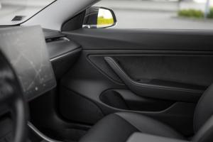 Melns Tesla Model 3 2020 Rīga, ar dzinēja tilpumu 0.00 L un nobraukumu 136 tūkst. km par 18550 €, foto 36 vietnē AUTOMOTO.COM.LV