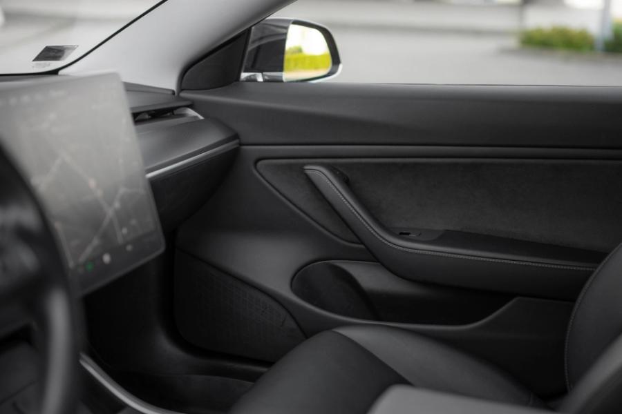 Melns Tesla Model 3 2020 Rīga, ar dzinēja tilpumu 0.00 L un nobraukumu 136 tūkst. km par 18550 €, foto 36 vietnē AUTOMOTO.COM.LV