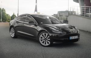 Melns Tesla Model 3 2020 Rīga, ar dzinēja tilpumu 0.00 L un nobraukumu 136 tūkst. km par 18550 €, foto 38 vietnē AUTOMOTO.COM.LV