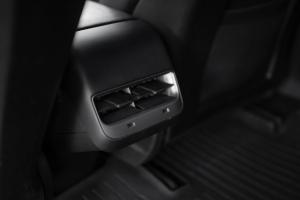 Melns Tesla Model 3 2020 Rīga, ar dzinēja tilpumu 0.00 L un nobraukumu 136 tūkst. km par 18550 €, foto 39 vietnē AUTOMOTO.COM.LV
